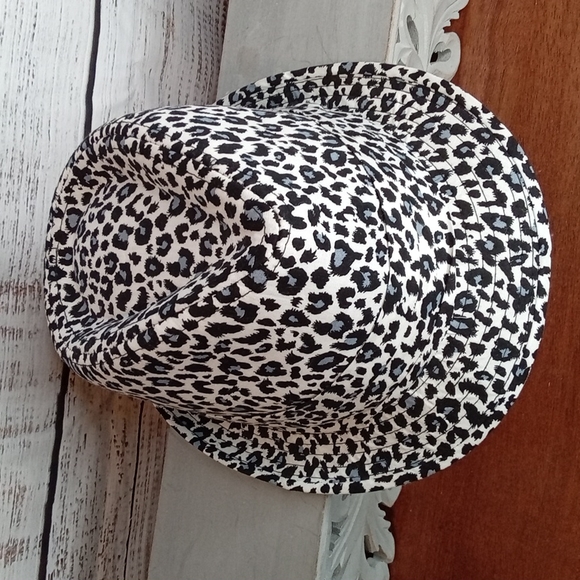 Nicole Marciano | Accessories | Nicole Marciano Blue Cheetah Print ...